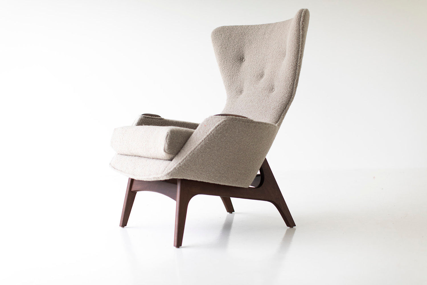 Wing Chair - 1410 – theswankyabode.com